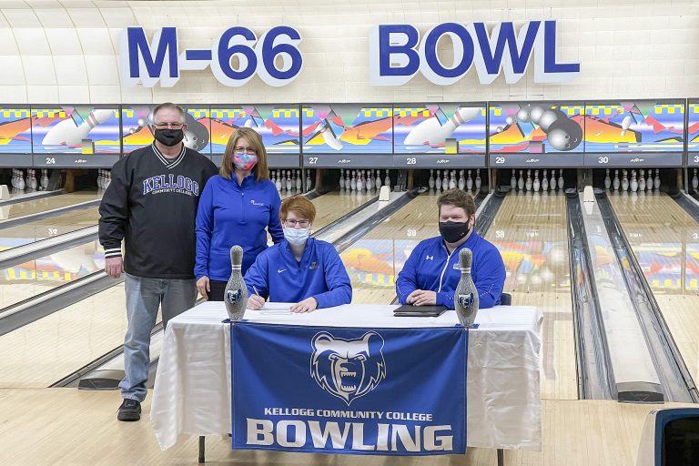 KCC’s men’s bowling team signs Harper Creek senior Cody Beard – KCC Daily