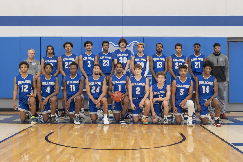 Men’s basketball team earns first win of the season over Lansing in ...
